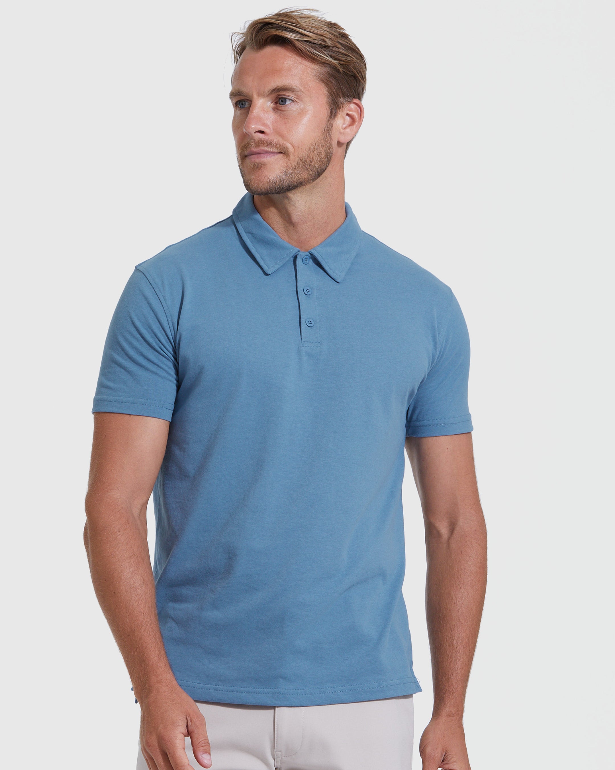 Model is 6'1" and wearing size M