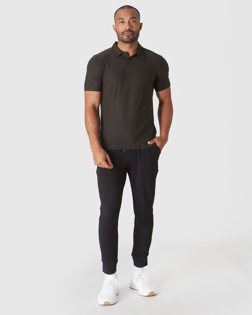 Model is 6'1" and wearing size M.