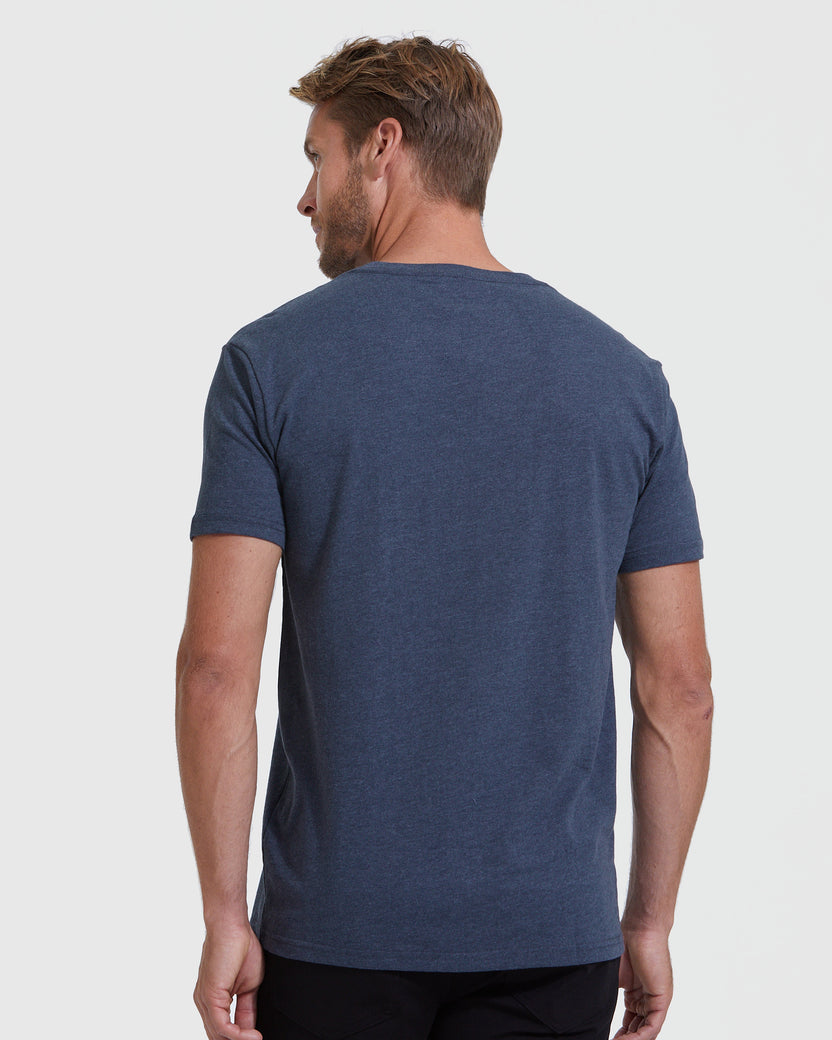 Model is 6'1" and wearing size M