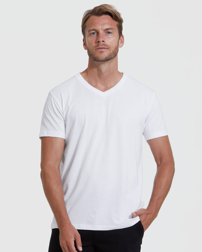 Model is 6'1" and wearing size M.