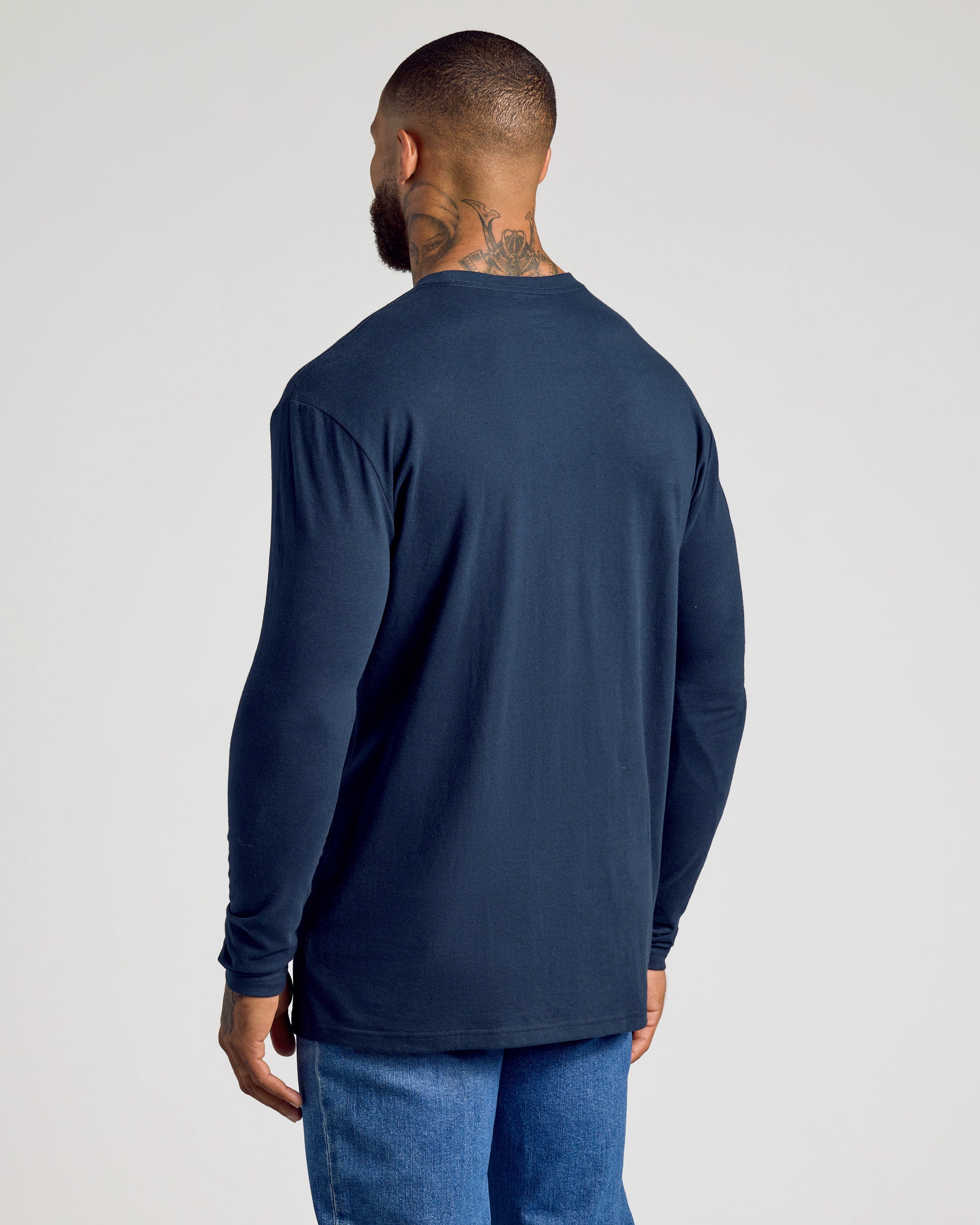 4200_LS_CREW_NAVY_05_879df973-c7f3-4ee5-bfed-b71168e6b1b5.jpg?v=1741808494