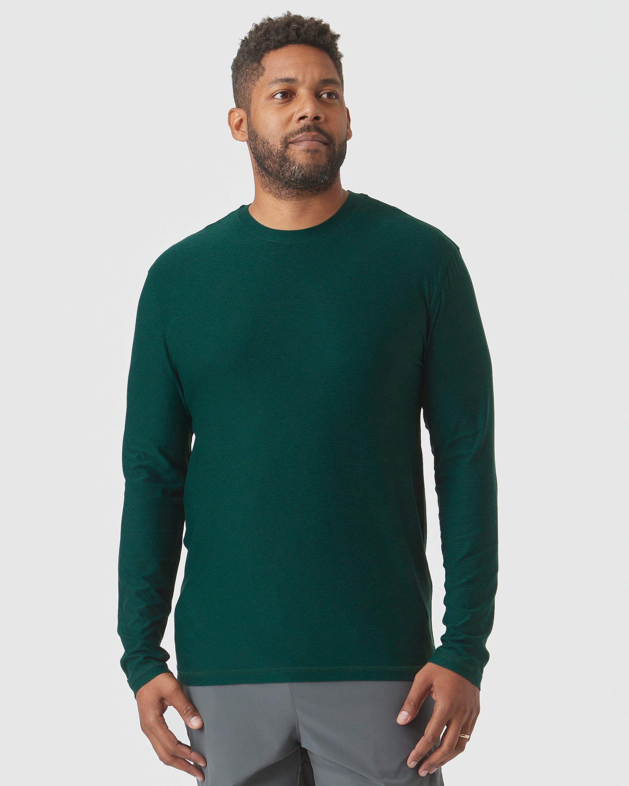 Model is 6'1" and wearing size L.