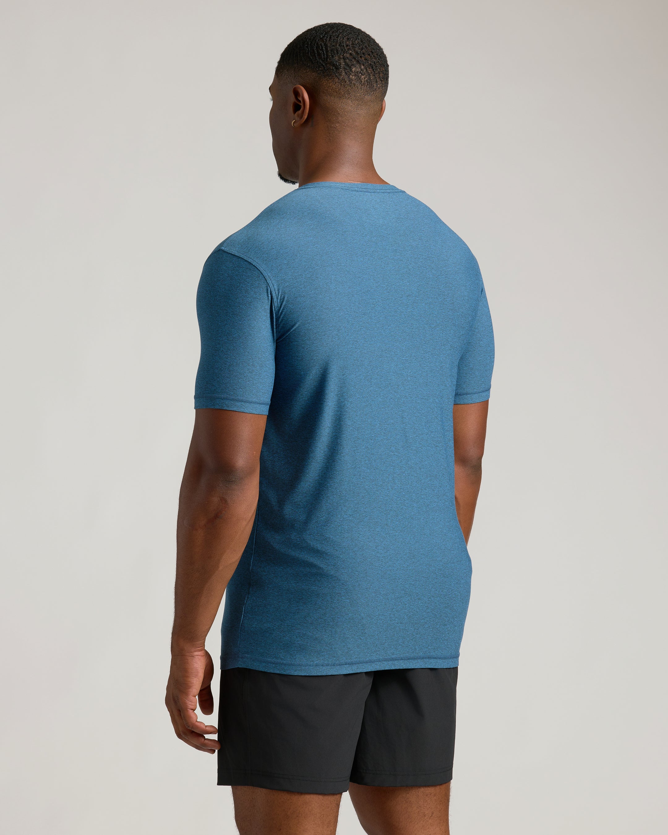 TCT_4529_V-Neck_Active-Tee_DARKHEATHERBLUEBIRD_L_Ecomm_2025_JUNE_DH_5.jpg?v=1749521665